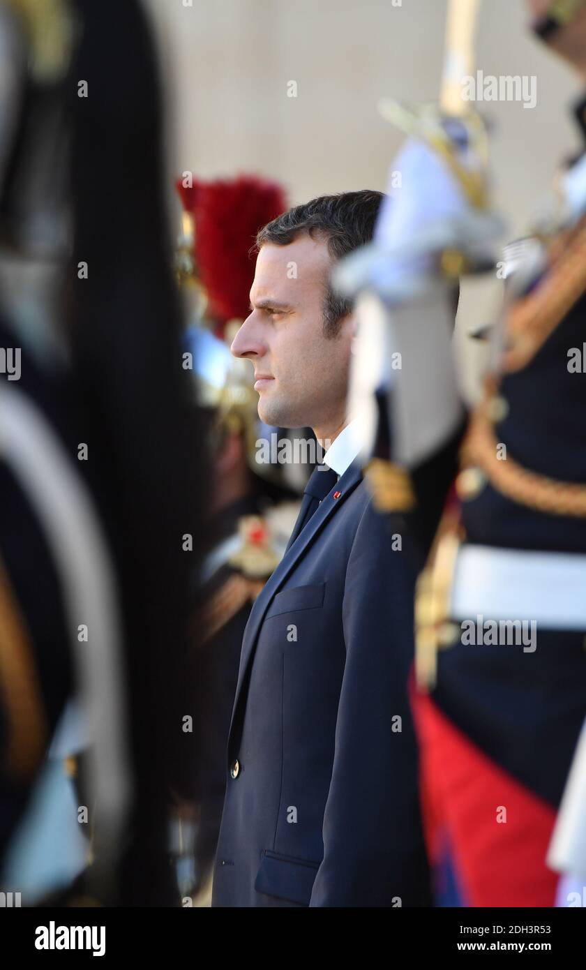 French President Emmanuel Macron welcomes Palestinian President Mahmoud ...