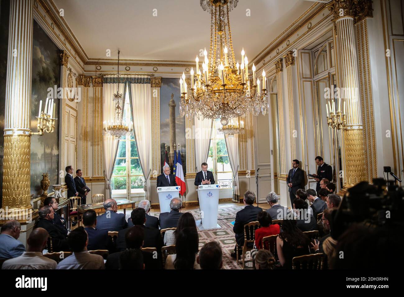 French President Emmanuel Macron welcomes Palestinian President Mahmoud ...