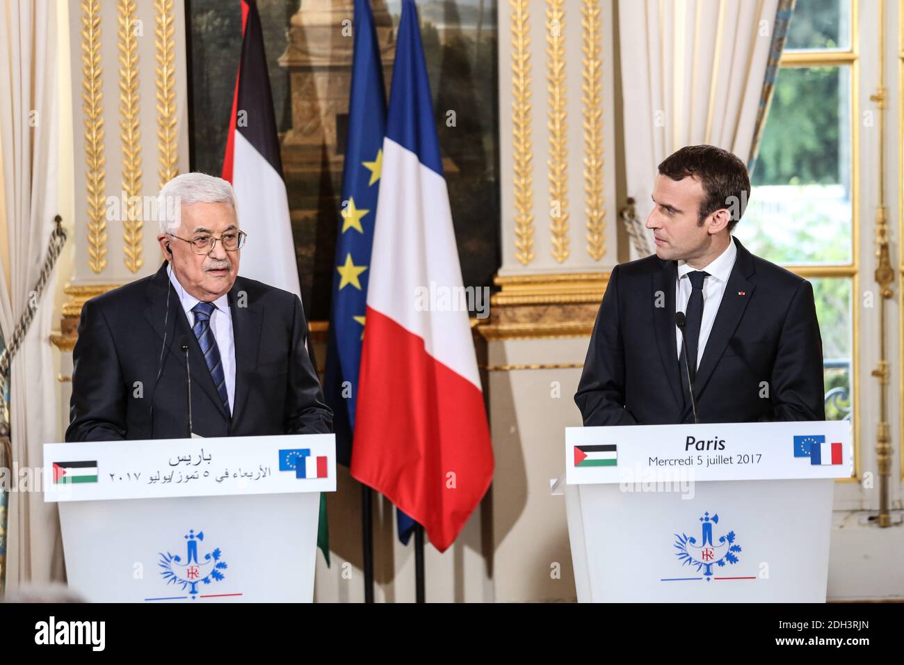 French President Emmanuel Macron welcomes Palestinian President Mahmoud ...