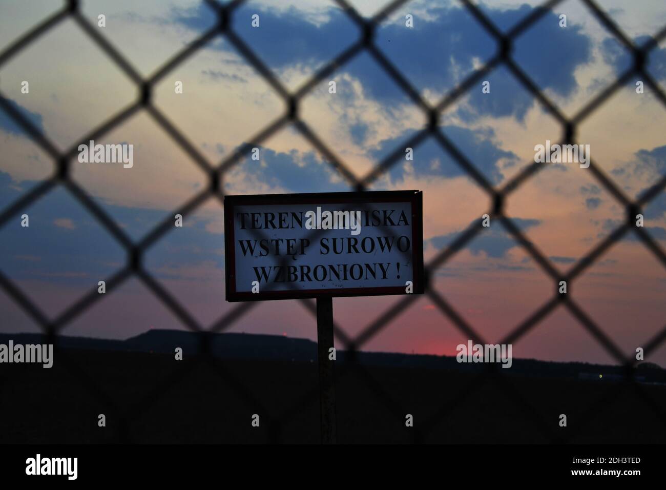 Object behind the fence hi-res stock photography and images - Alamy