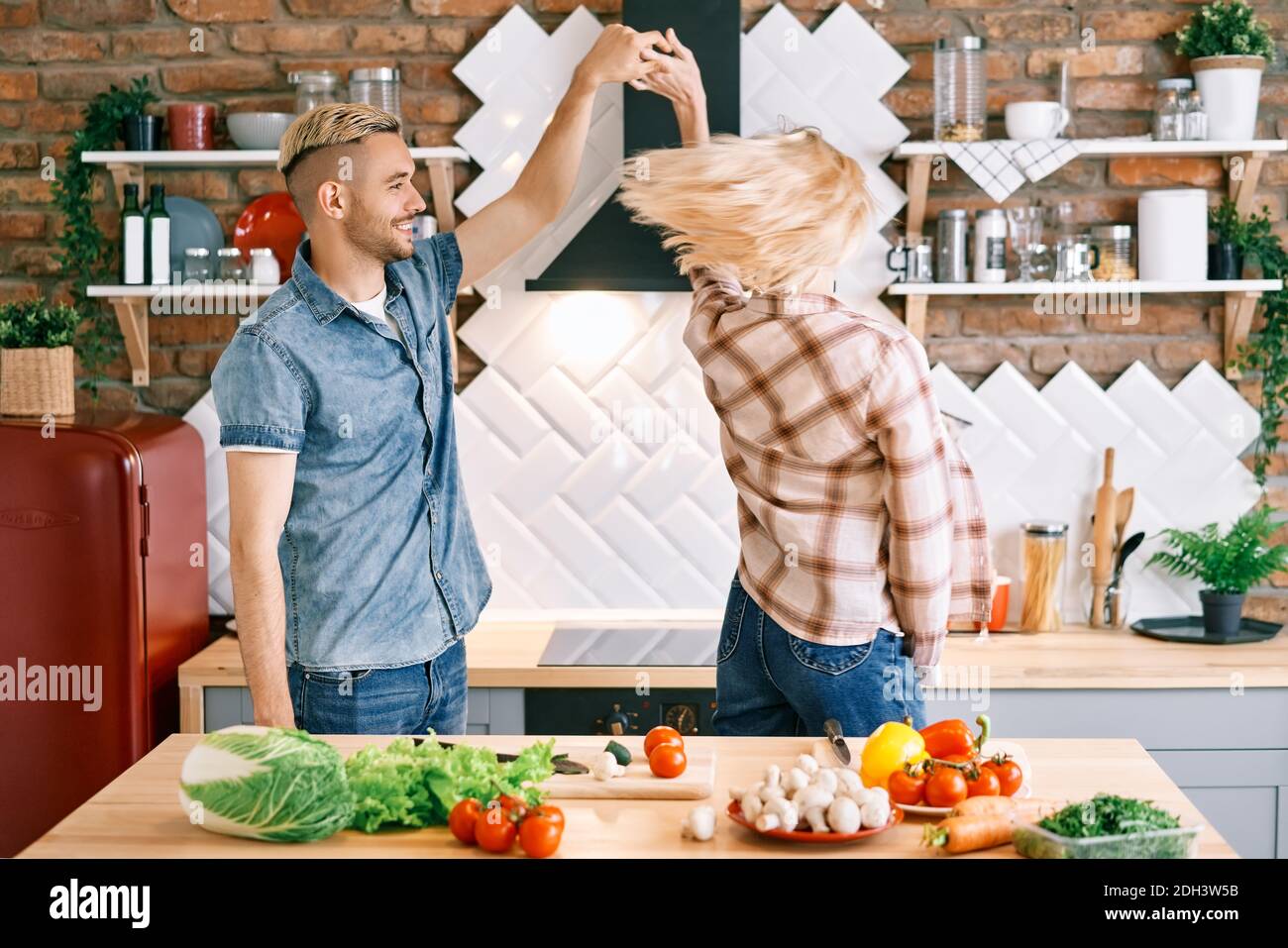 Family dancing in kitchen hi-res stock photography and images - Alamy