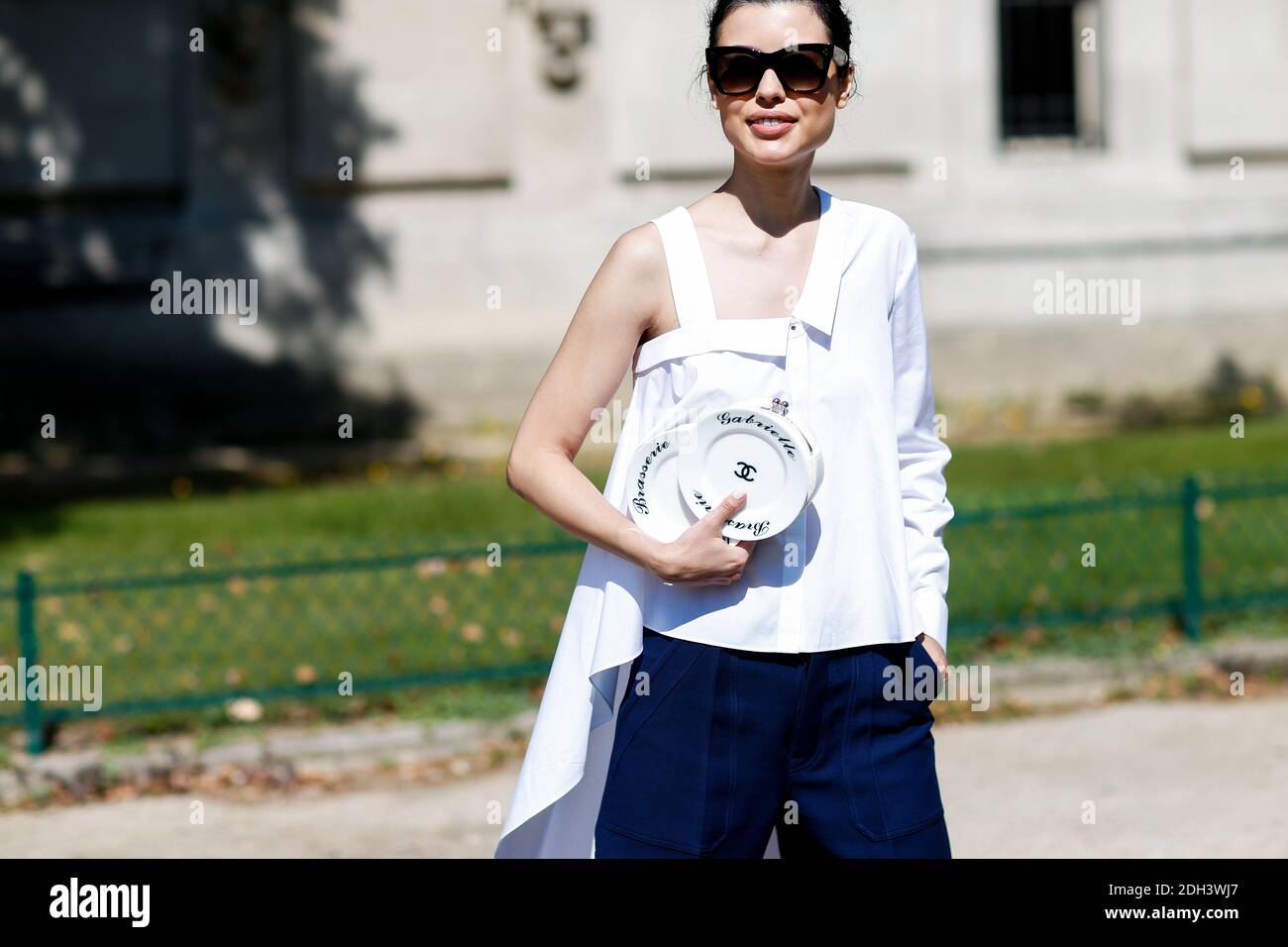 Street style, Anna Ivchenko arriving at Chanel Fall-Winter 2017-2018 ...