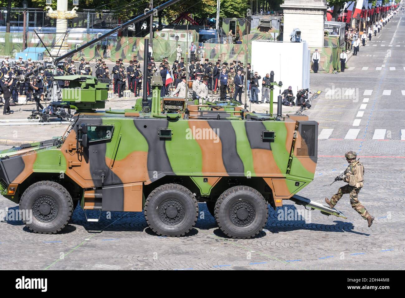 Atmosphere and new German automatic rifle Heckler & Koch or HK416 seen ...