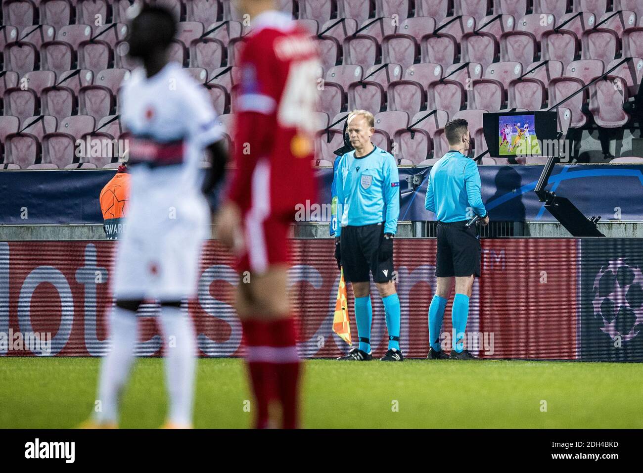 Herning, Denmark. 09th Dec, 2020. Referee Francois Letexier seen in ...