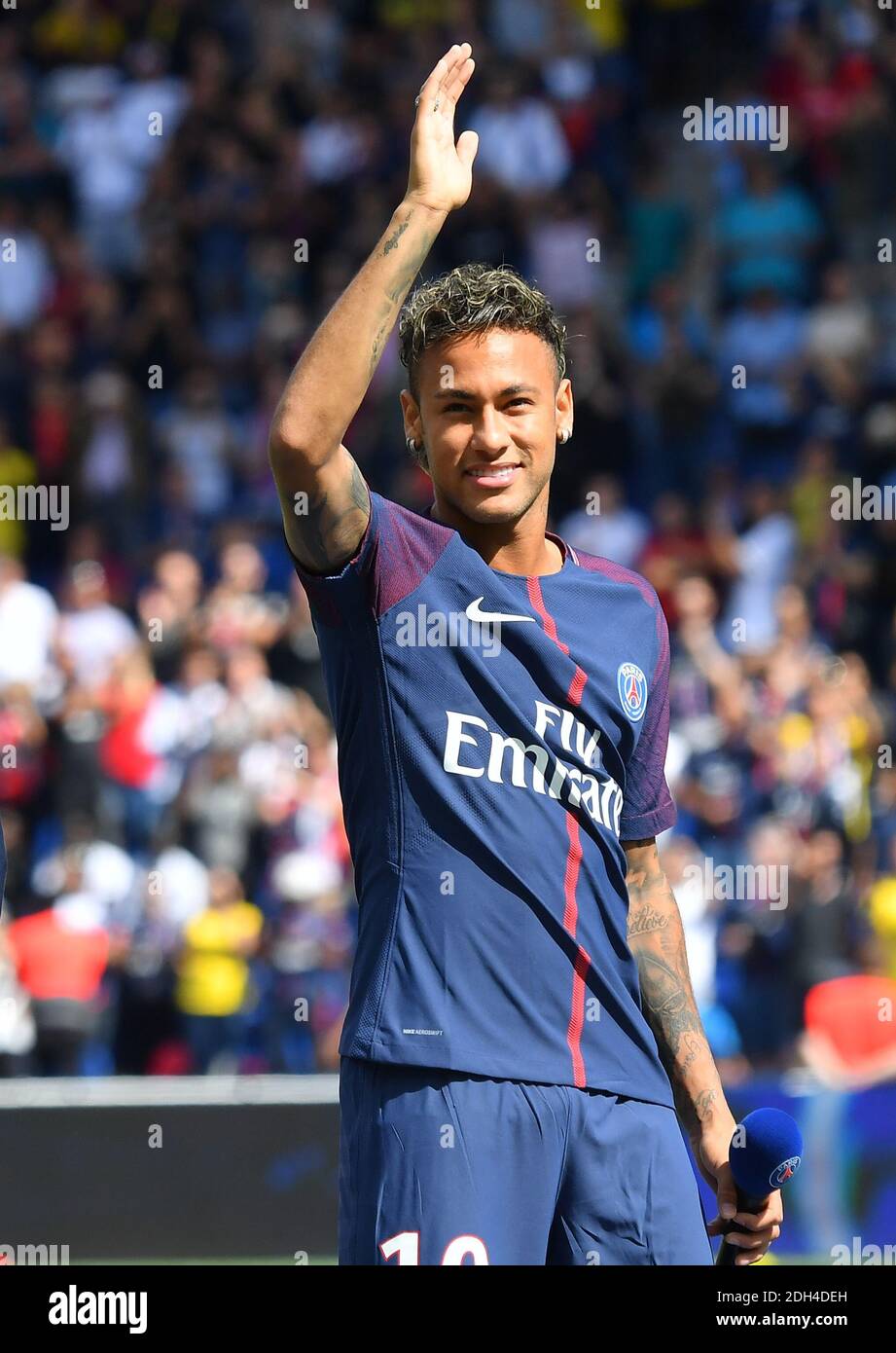 New PSG recruit Neymar Jr is presented to the club's supporters ahead ...