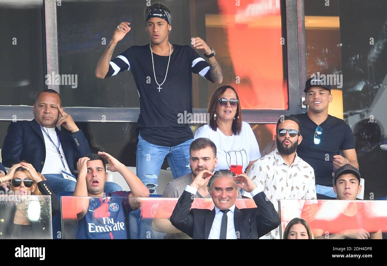 Neymar santos hi-res stock photography and images - Alamy