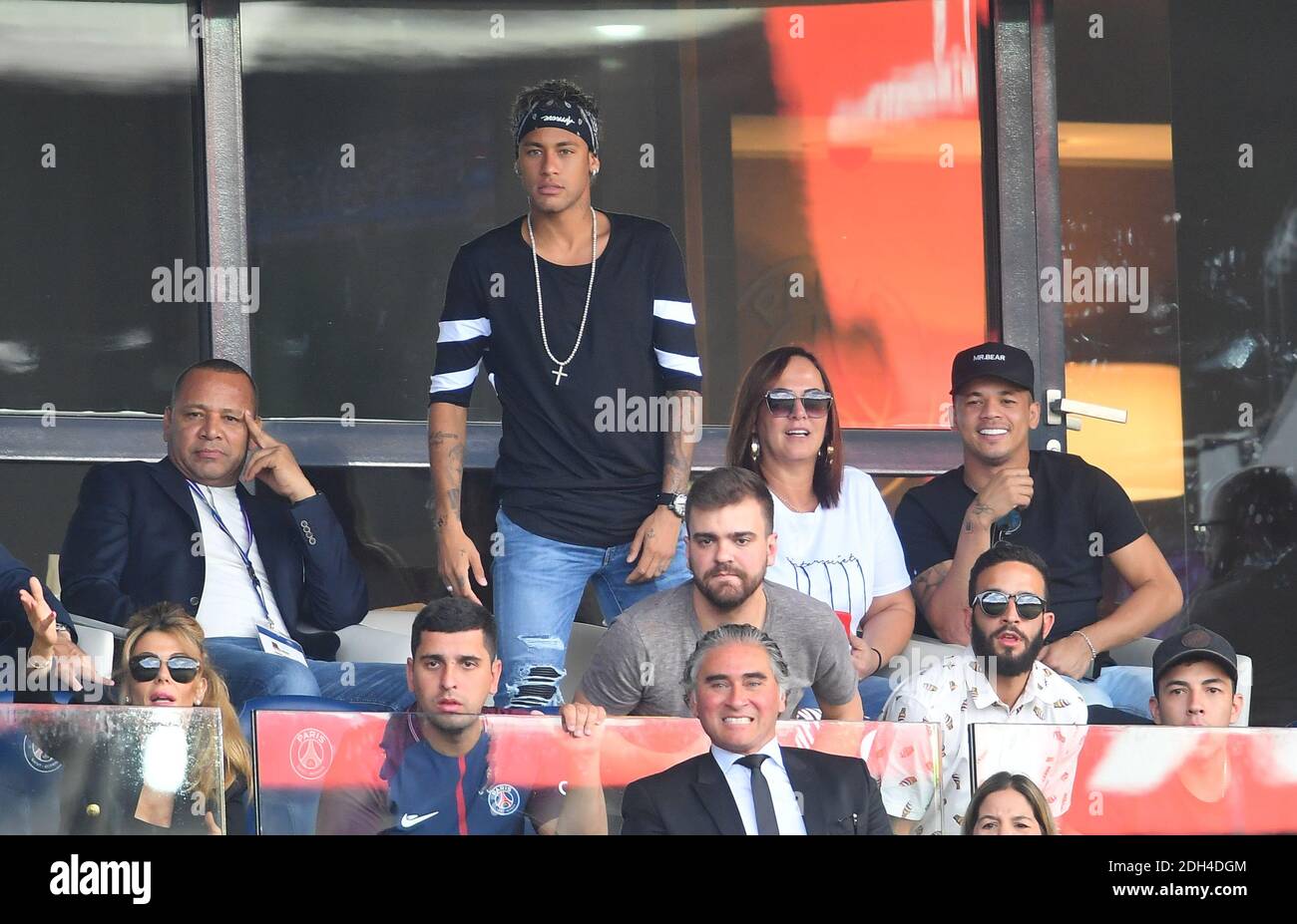 Neymar Jr with his father Neymar Santos during French First League ...