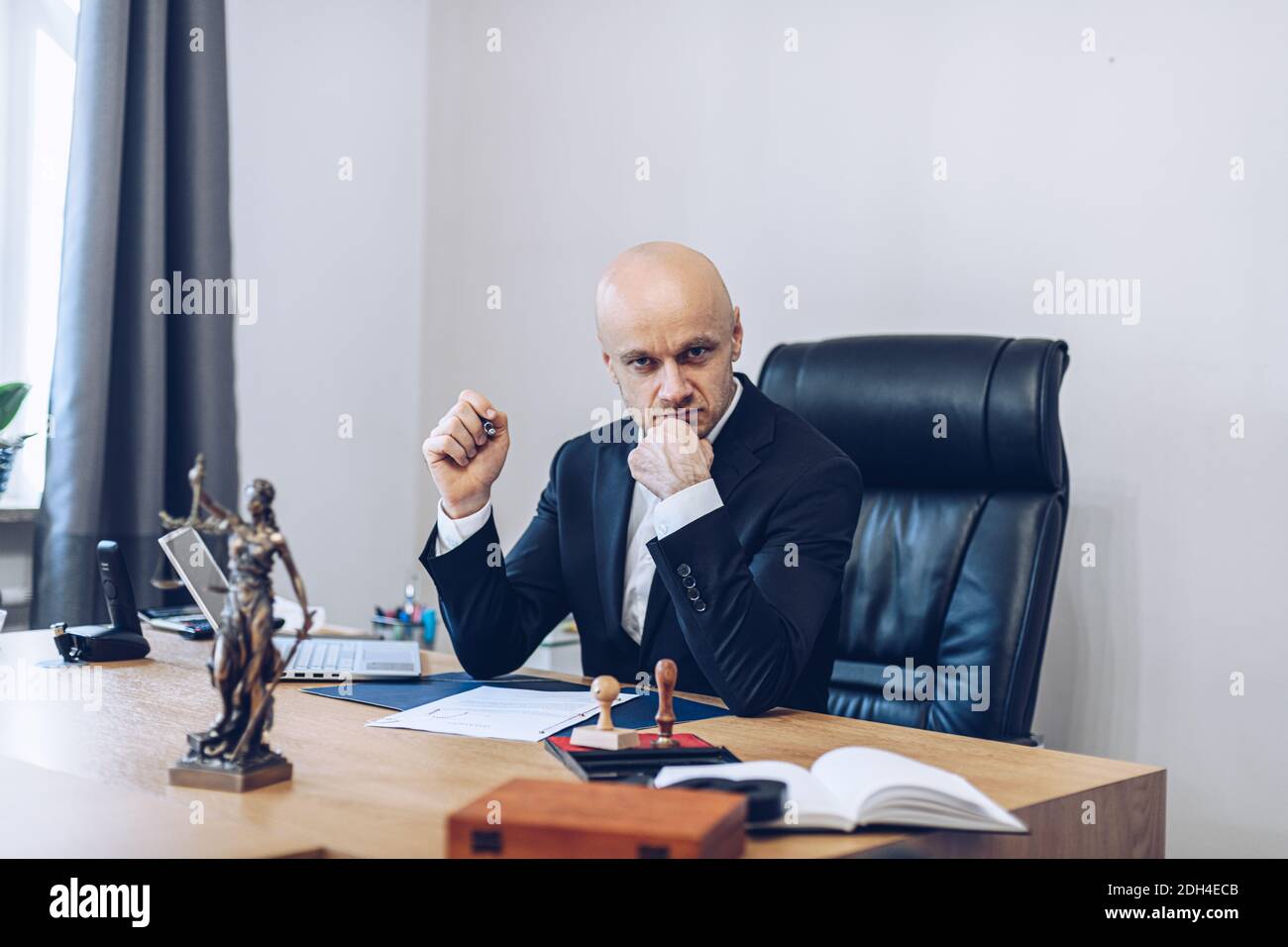 Contract agreements hi-res stock photography and images - Alamy