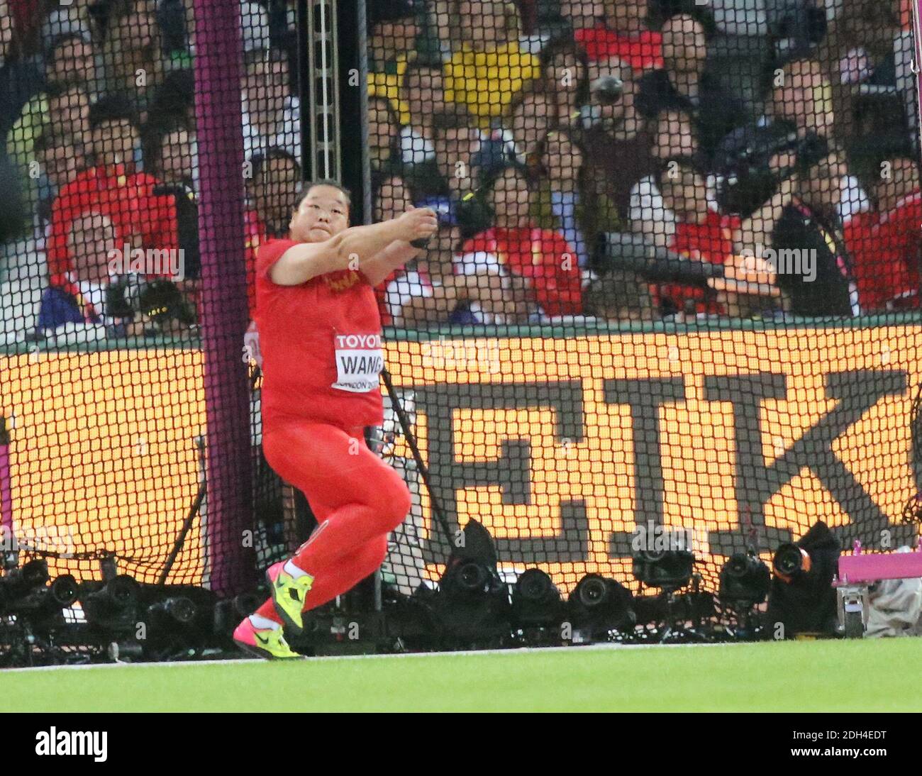 Zheng WANG of China in the hammerthow during the day three of IAAF ...