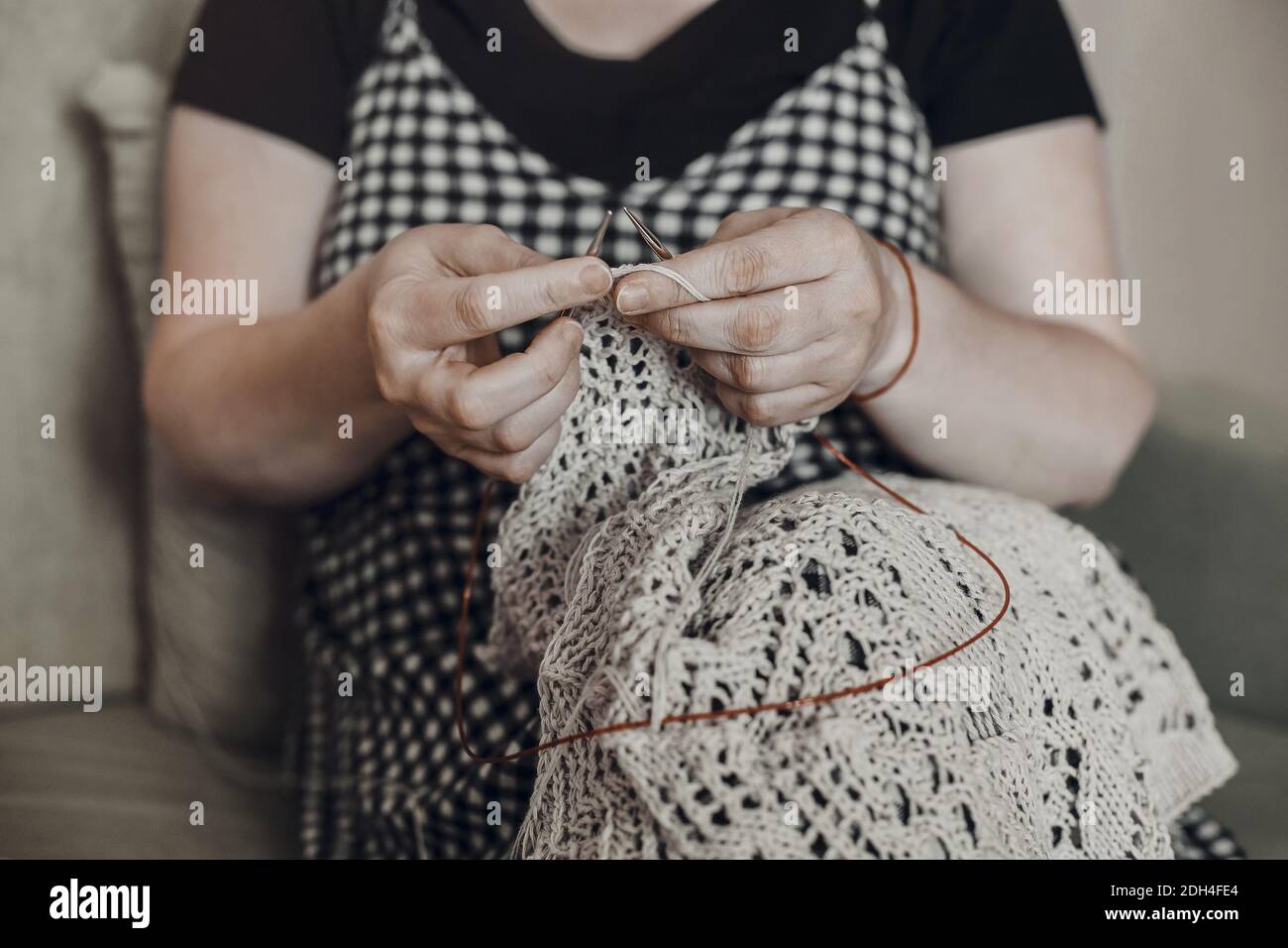 Woman cozy home knitting hi-res stock photography and images - Alamy