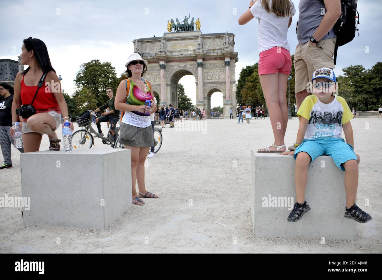 Louvre blocks hi-res stock photography and images - Alamy