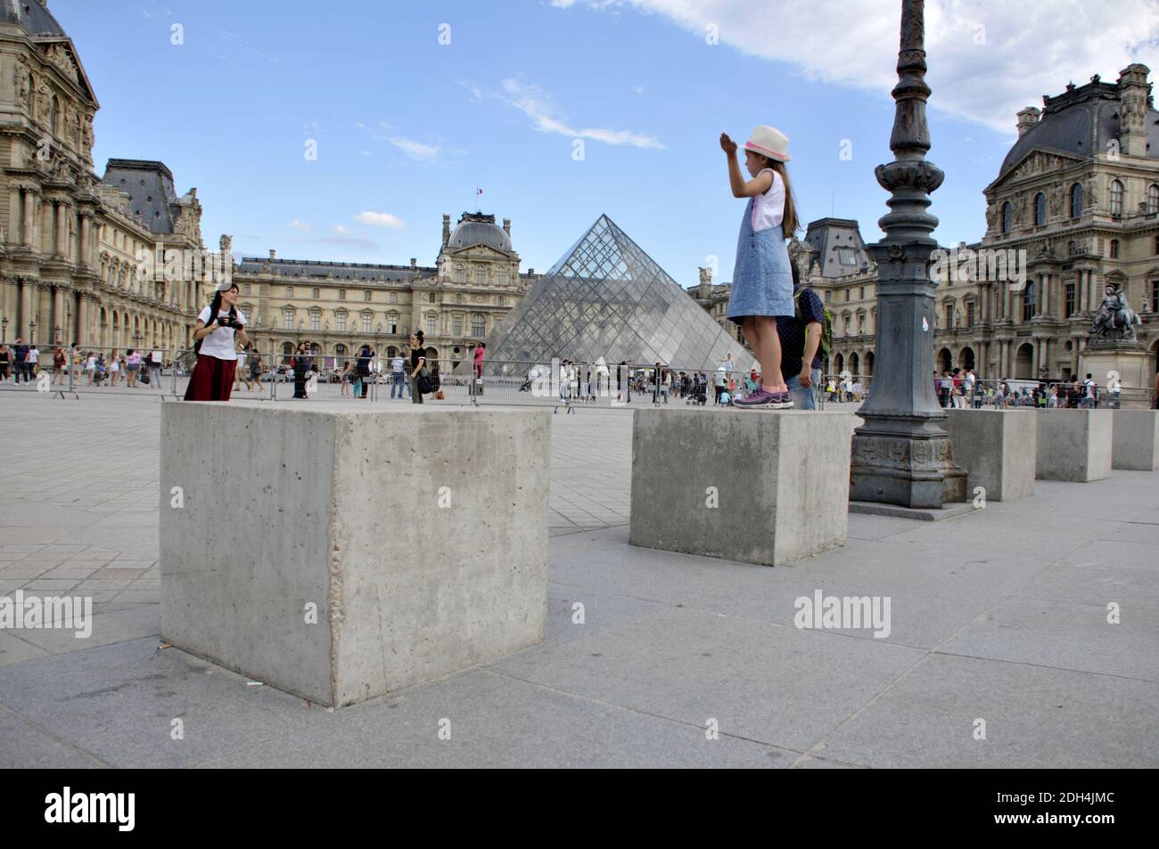 Louvre blocks hi-res stock photography and images - Alamy