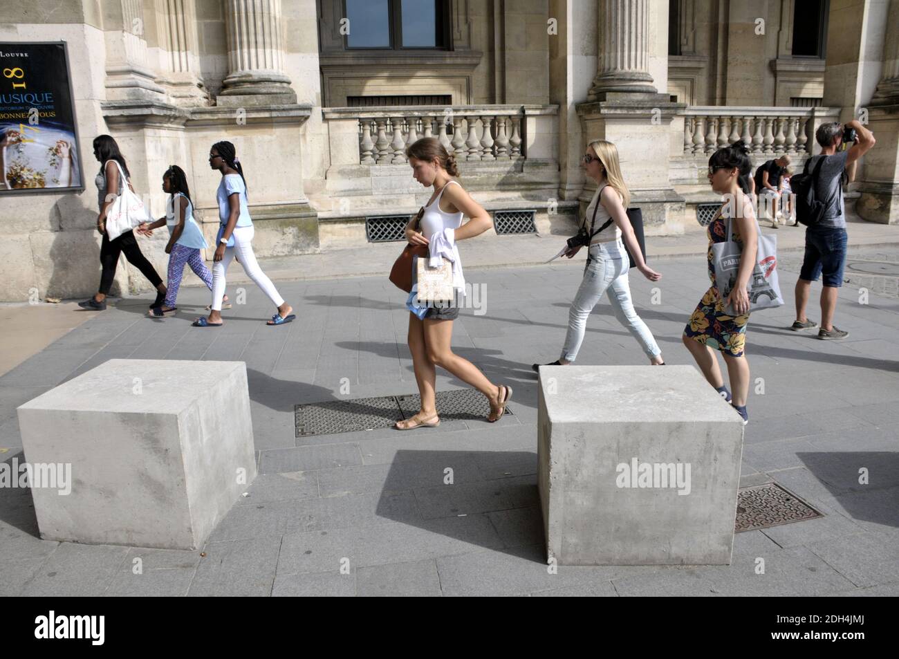 Louvre blocks hi-res stock photography and images - Alamy