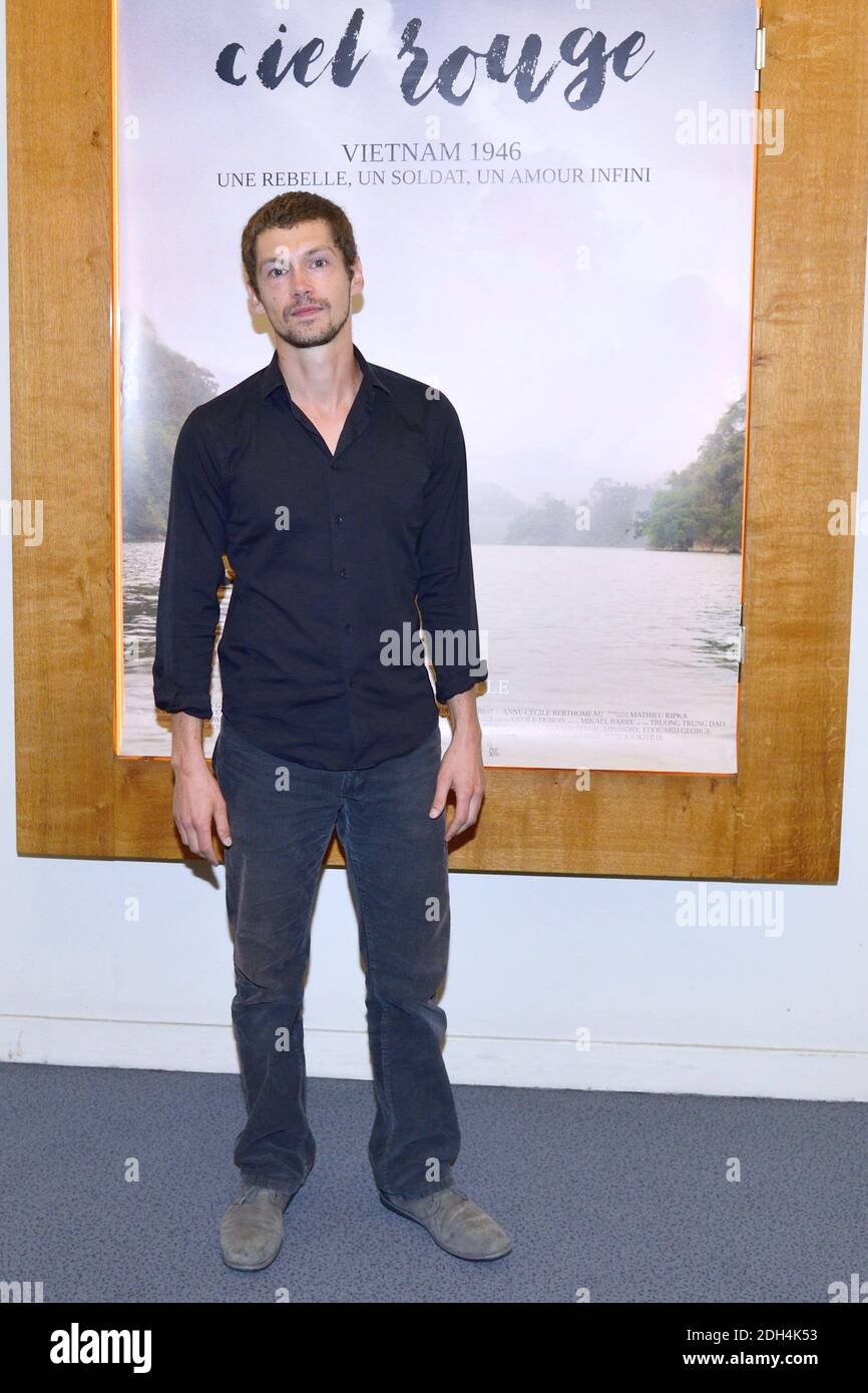 Cyril Descours assiste a la Premiere du film Ciel Rouge au cinema l ...