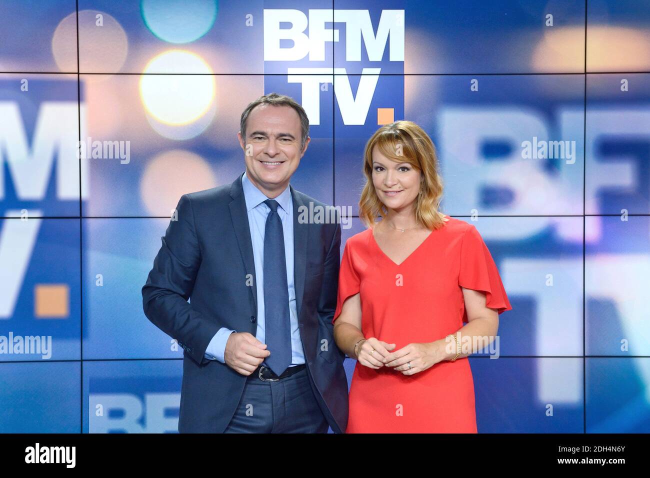 Christophe Delay et Adeline Francois, les presentateurs de la Premiere ...