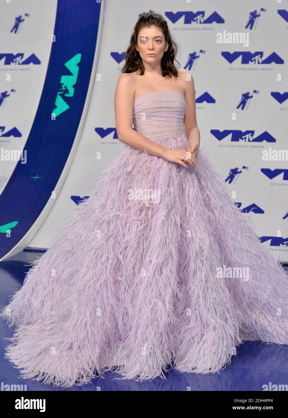 Lorde attends the 2017 MTV Video Music Awards at The Forum on August 27 ...