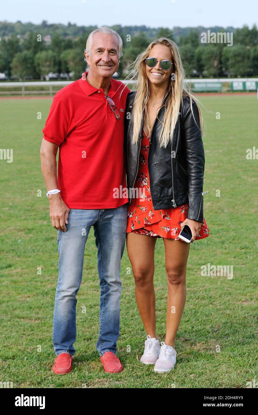 Thomas Rinderknecht et une invitee assistent a la Coupe Diane Barriere ...