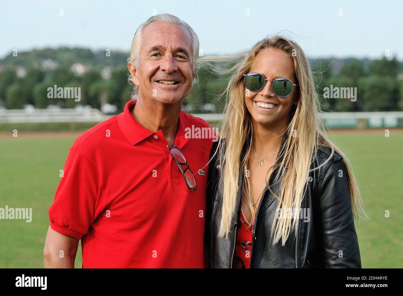 Thomas Rinderknecht et une invitee assistent a la Coupe Diane Barriere ...