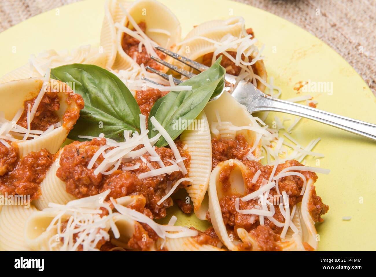 Shell pasta salad hi-res stock photography and images - Alamy