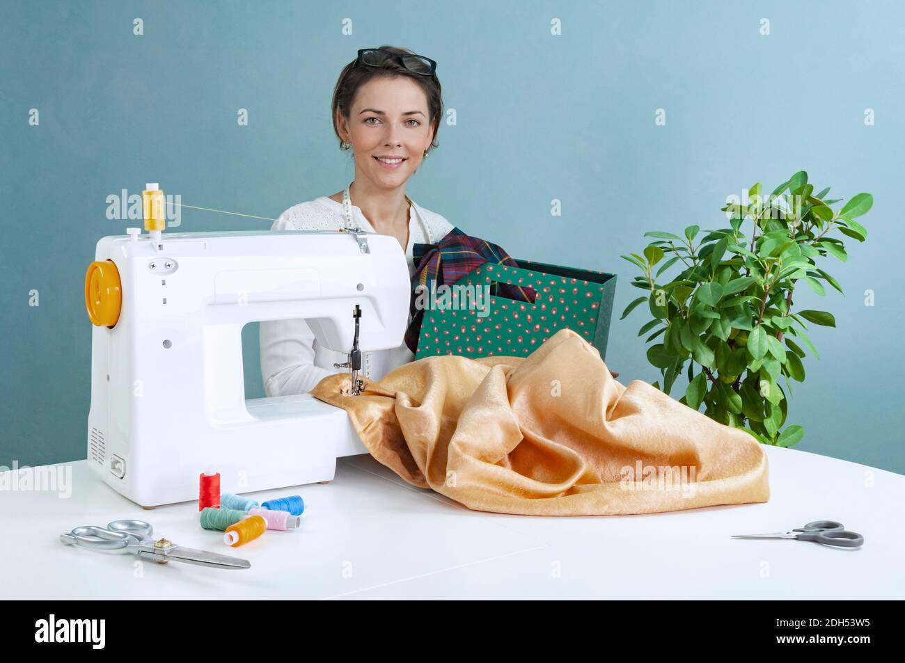Stitching sewing machine hi-res stock photography and images - Alamy