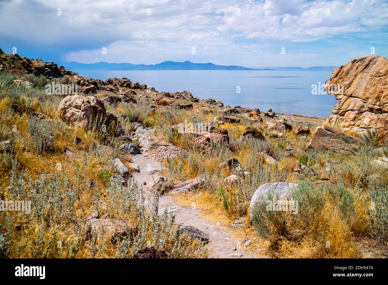 A gorgeous view of the landscape in Antelope Island State Park, Utah ...