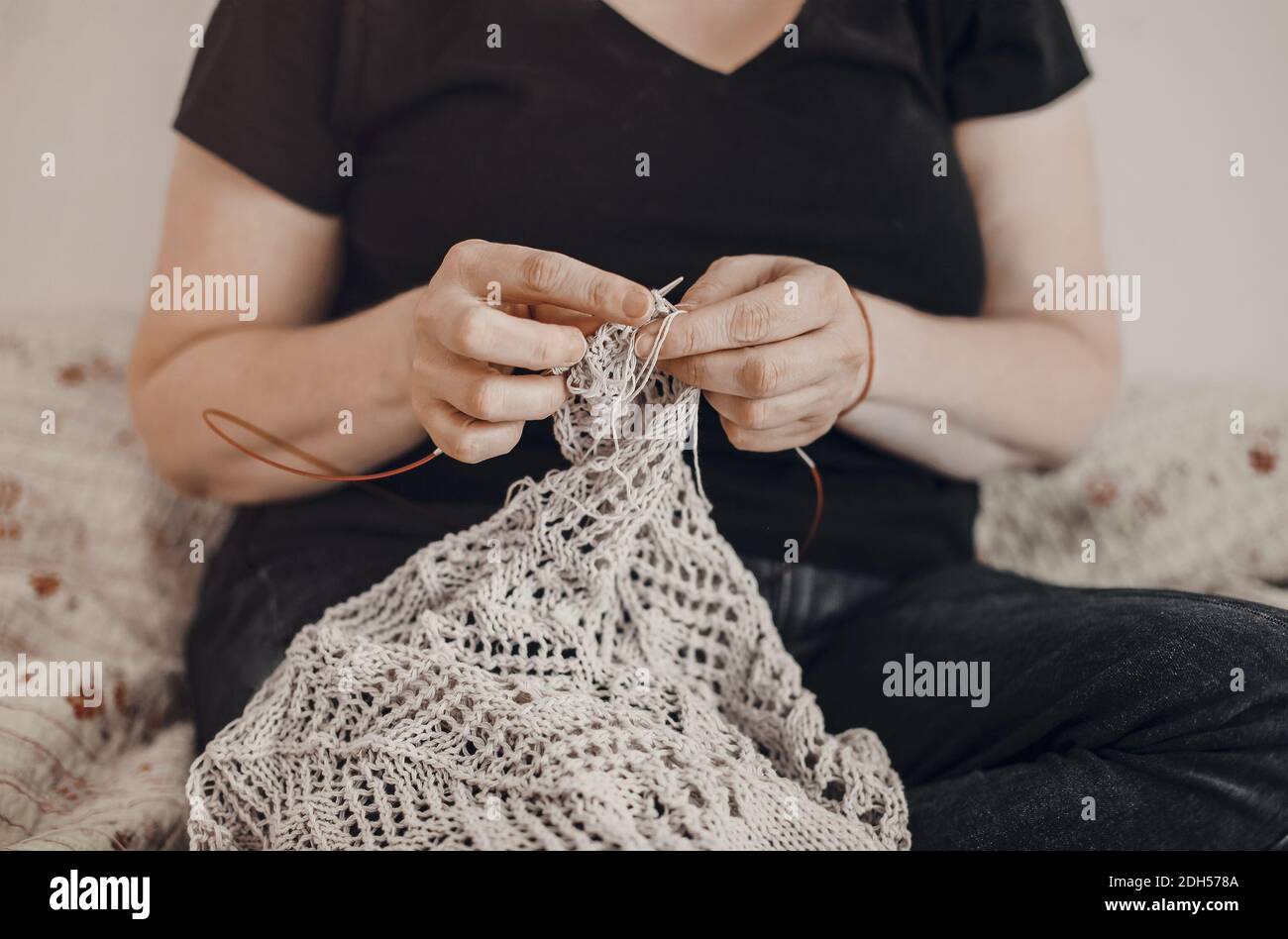 Woman cozy home knitting hi-res stock photography and images - Alamy