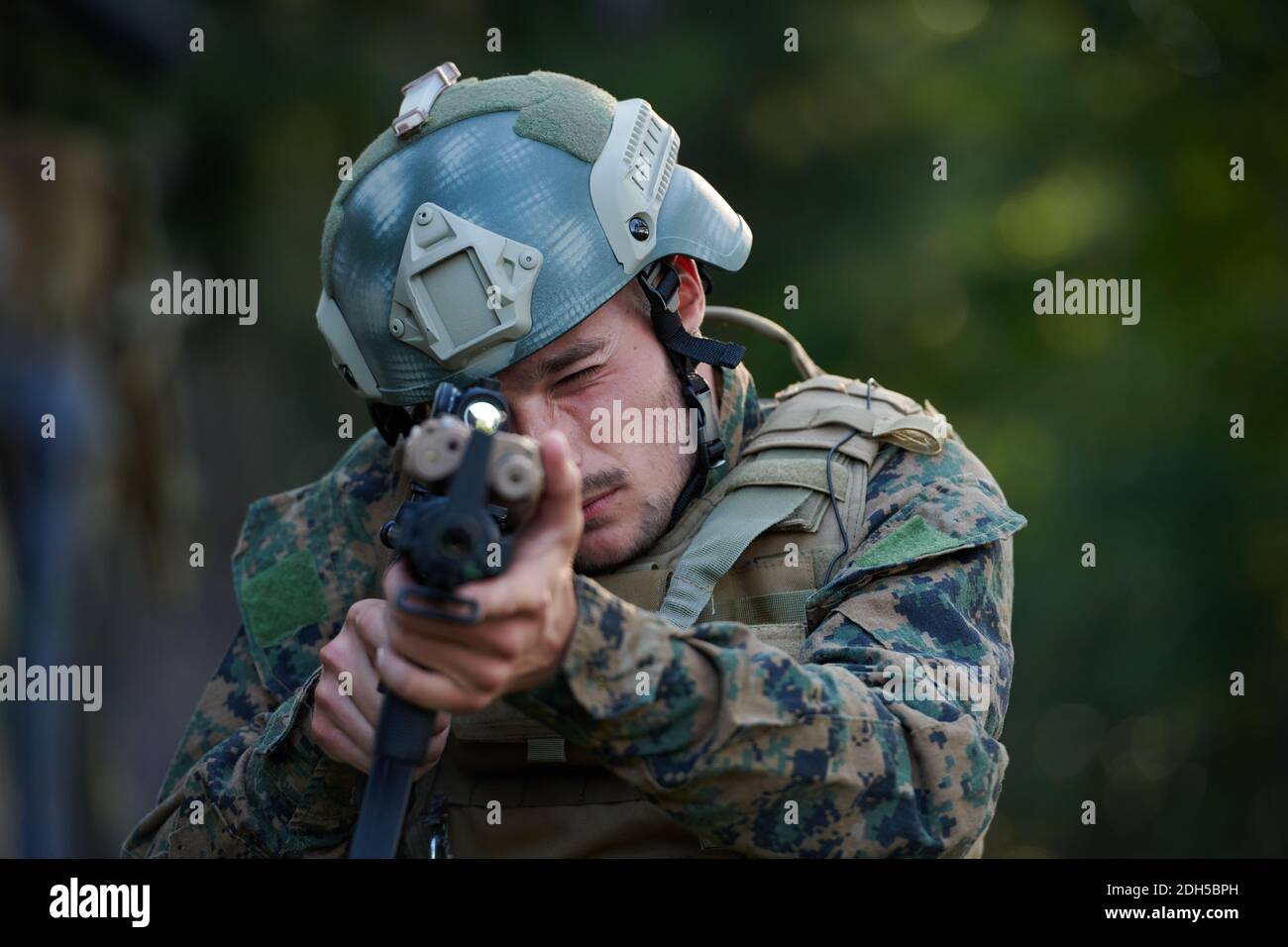 Soldier in action aiming on weapon laser sight optics Stock Photo - Alamy