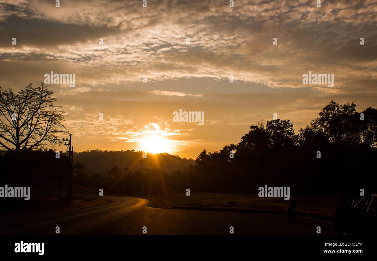 Evening sky open road hi-res stock photography and images - Alamy