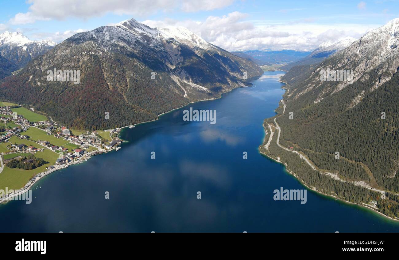 A breathtaking shot of Achen lake with of beautiful snow-capped ...