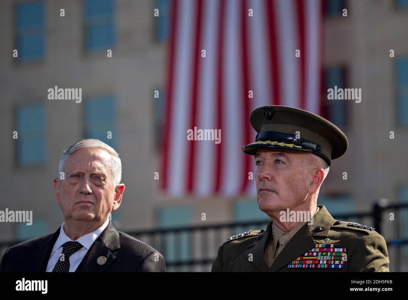 General Joseph Dunford, chairman of the Joint Chiefs of Staff, right, and Jim Mattis, U.S ...