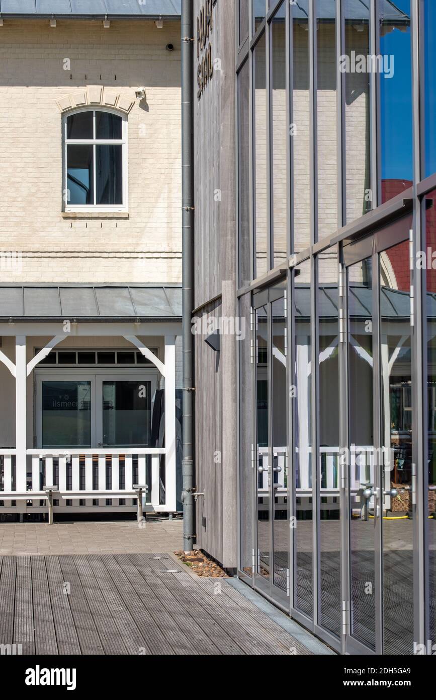 Reflection style construction architecture hi-res stock photography and images - Alamy