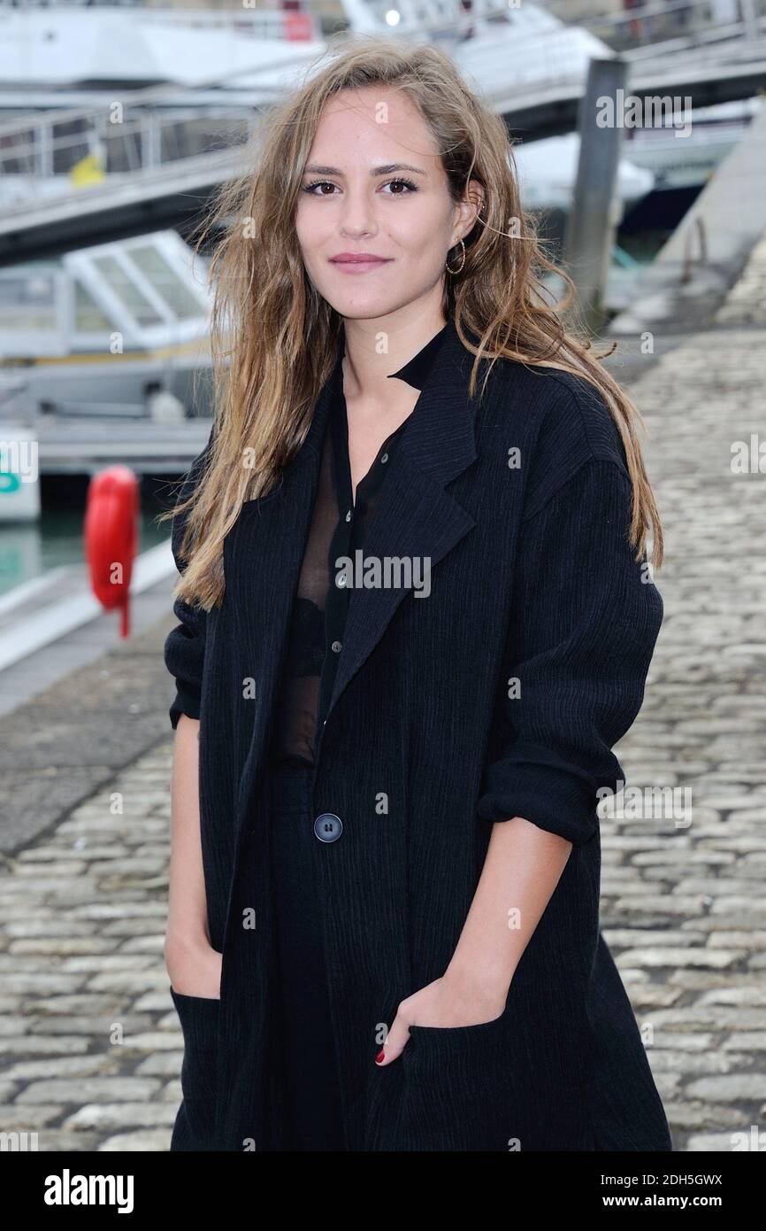 Lea Arnezeder assiste a un photocall lors de l'ouverture du 19e ...