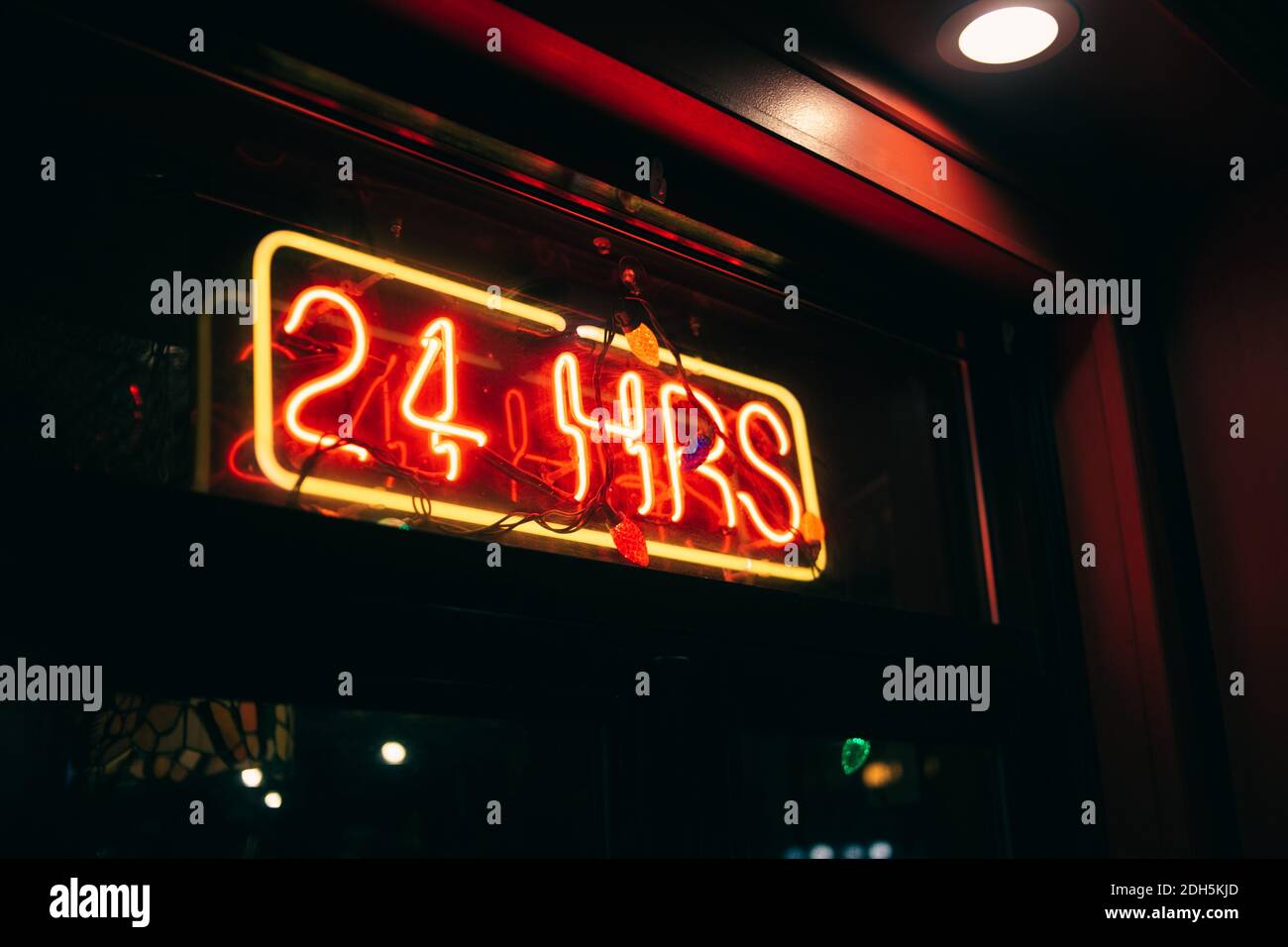 Open late neon sign hi-res stock photography and images - Alamy