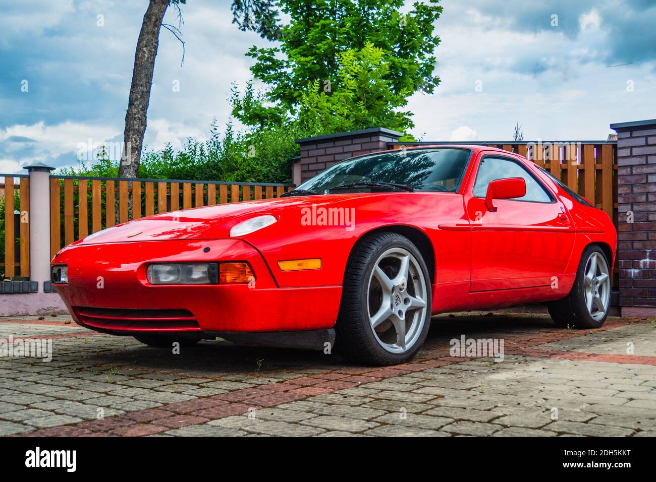 Porsche 928 - Luxury Grand Tourer Produced by Porsche AG from 1978 to ...
