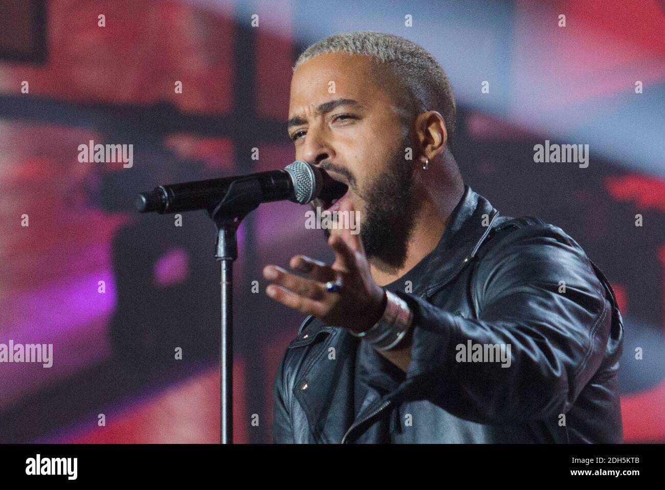 Slimane at concert after the attribution wednesday of the Olympic Games ...