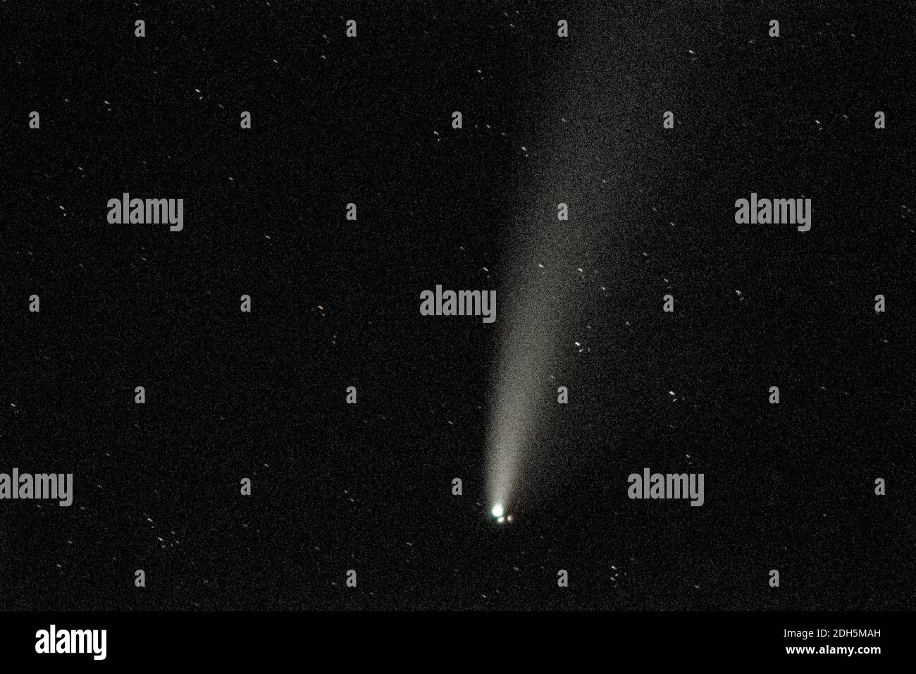 Comet in night sky hi-res stock photography and images - Alamy