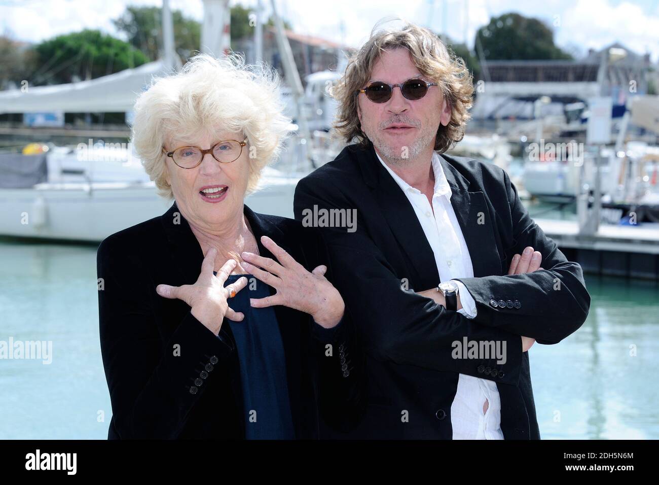 Marion Sarraut et Nicolas Jorelle assistent a un photocall pour le film La Sainte Famille lors ...
