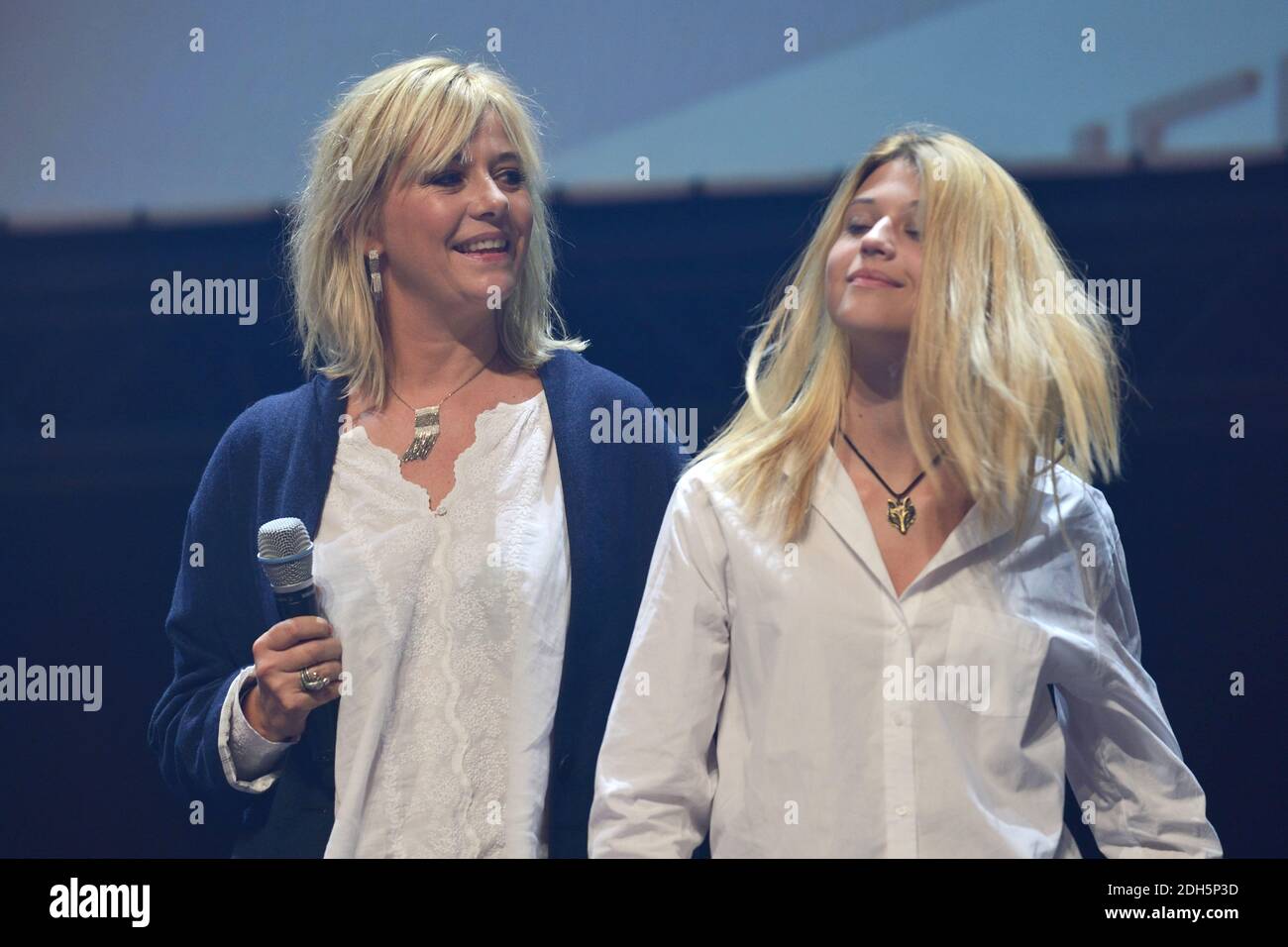 Flavie Flament et Lou Gable recoivent le prix du meilleur telefilm pour ...
