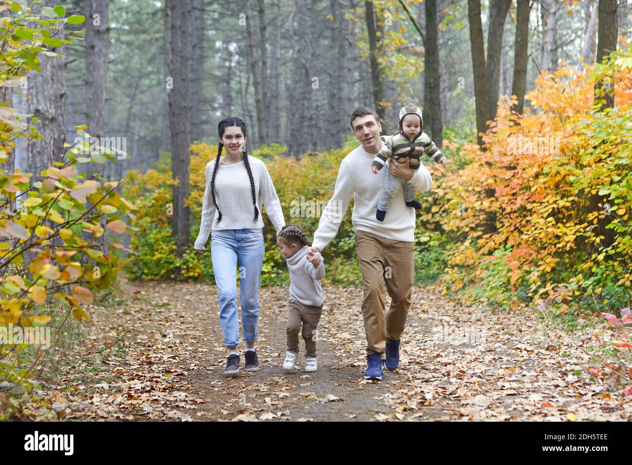 Smiling family with two children outdoors Stock Photo - Alamy