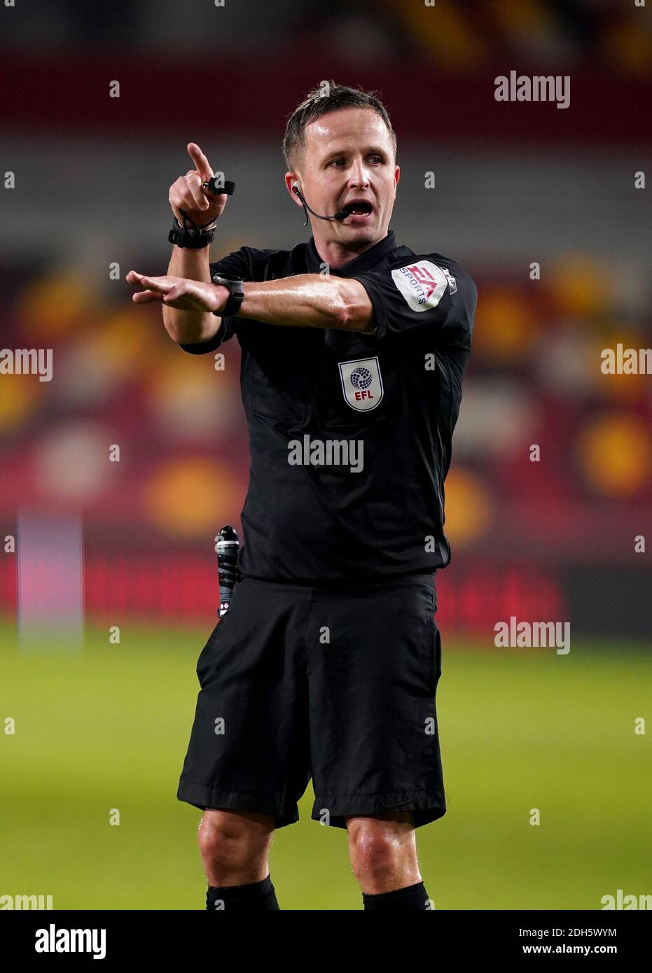 Referee David Webb during the Sky Bet Championship match at the ...