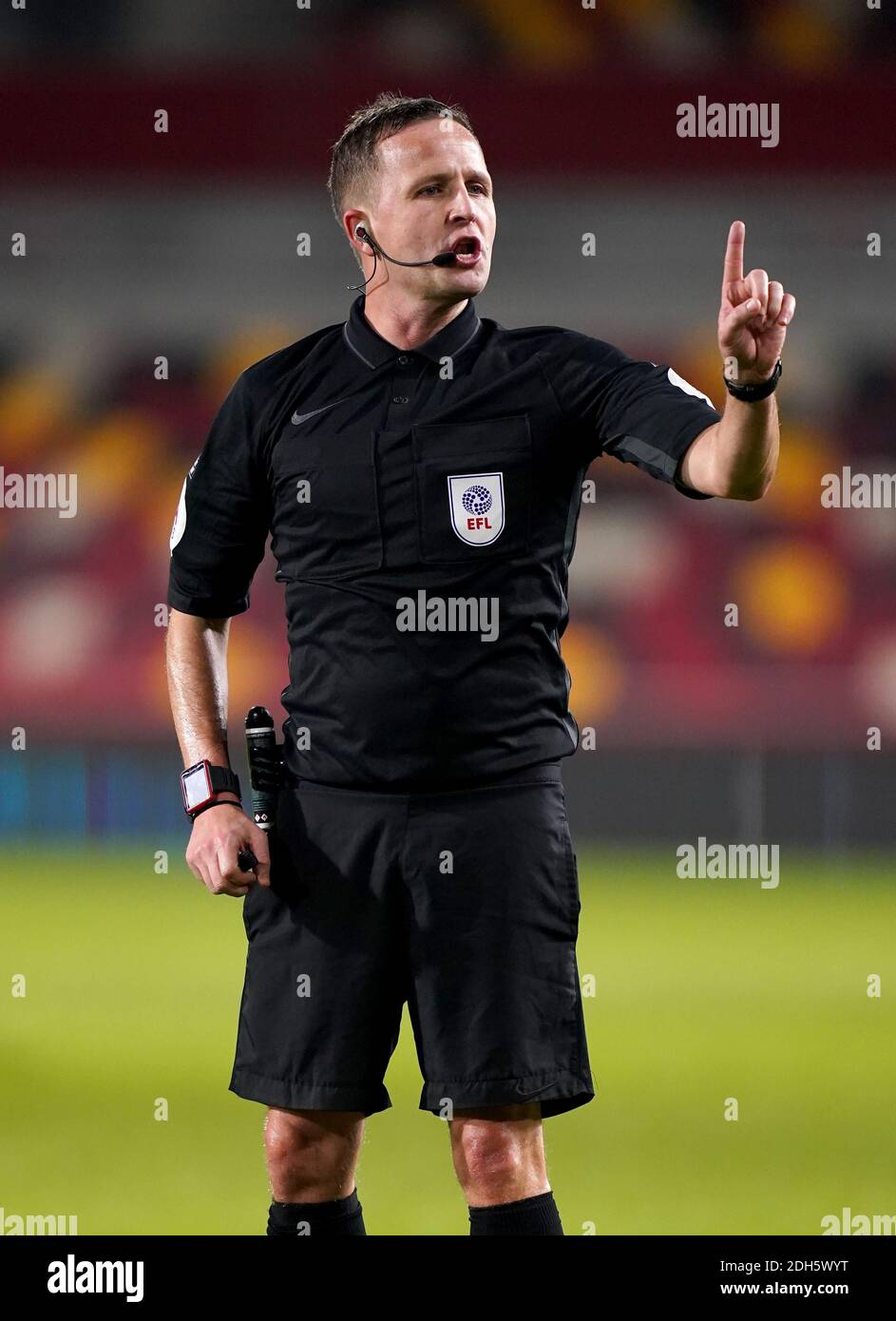 Referee David Webb during the Sky Bet Championship match at the ...