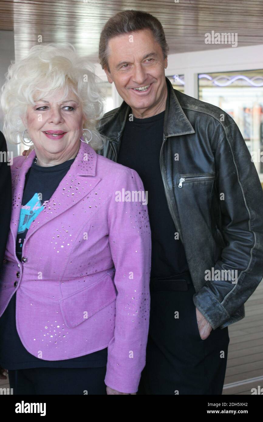 Miami Fl 12 1 2005 Joe Bologna And Renee Taylor On Board The Carnival Imagination During A Pre