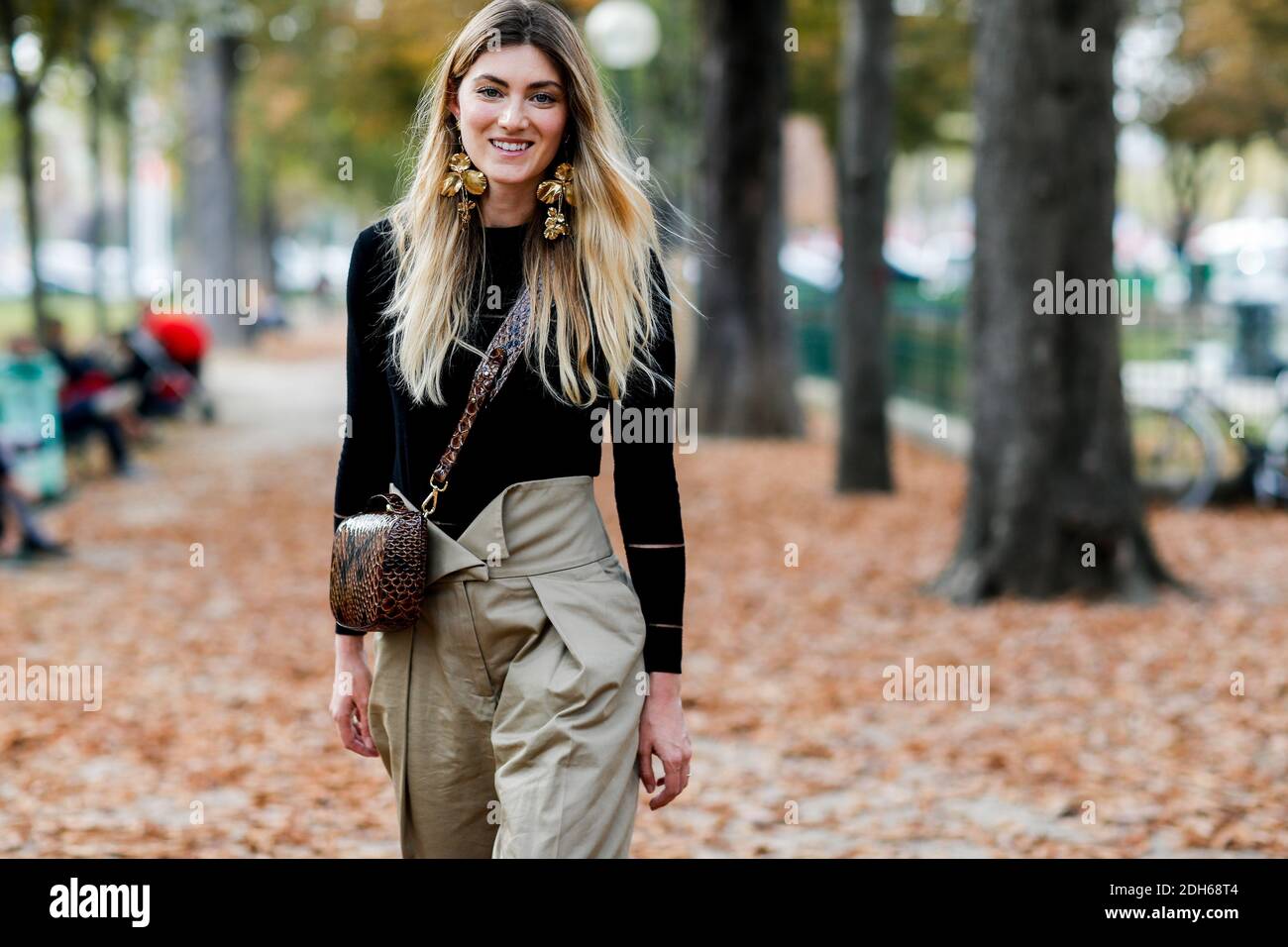 Street style, Megan Reynolds arriving at Rochas Spring-Summer 2018 show ...