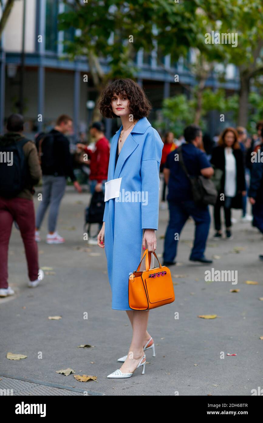 Street style, Chloe Hill arriving at Carven Spring-Summer 2018 show ...
