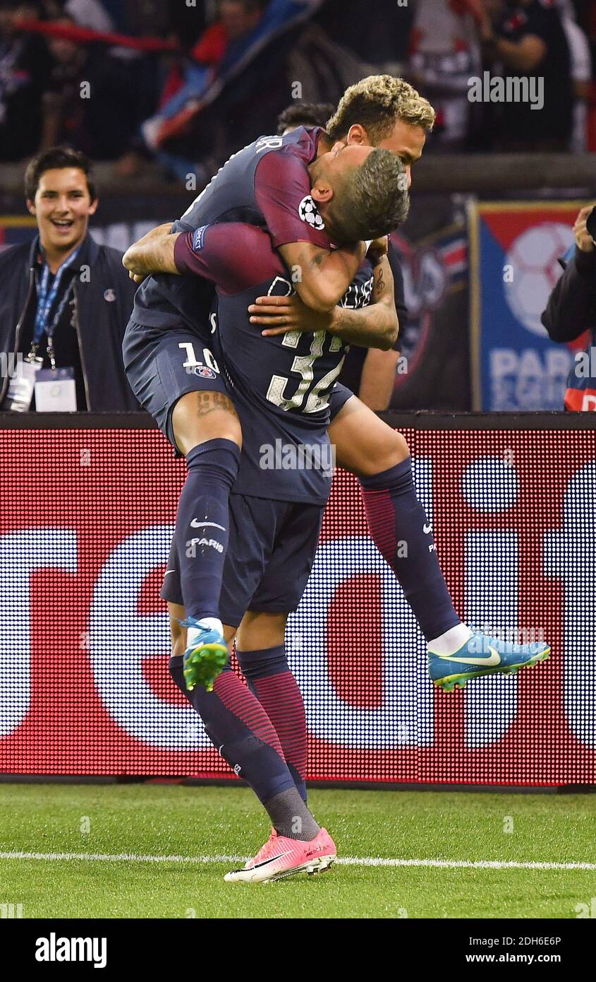 Dani Alves aka Daniel Alves of PSG celebrates his goal with Neymar Jr ...