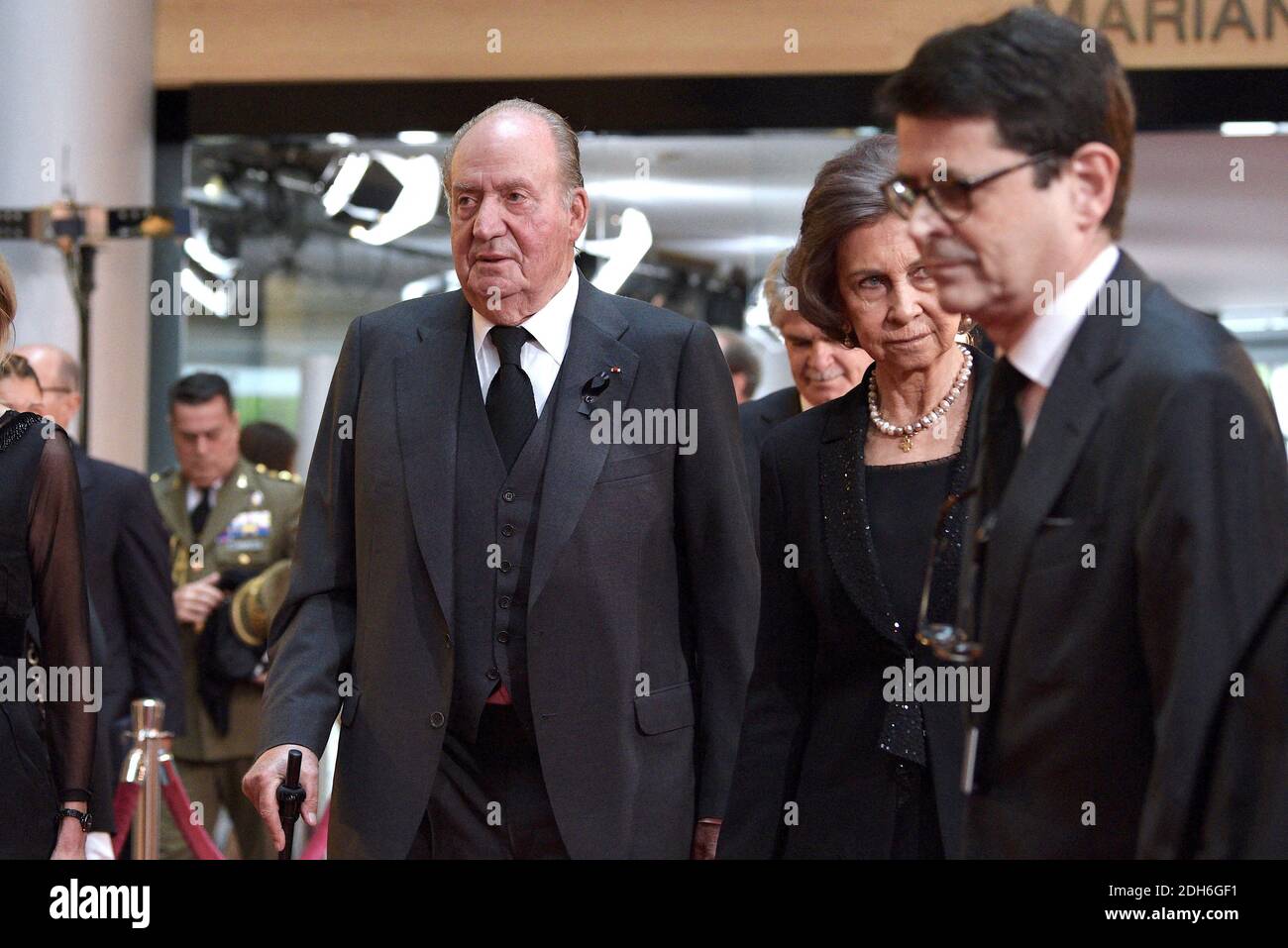 File picture of King Juan Carlos of Spain and his wife Sophie of Greece ...