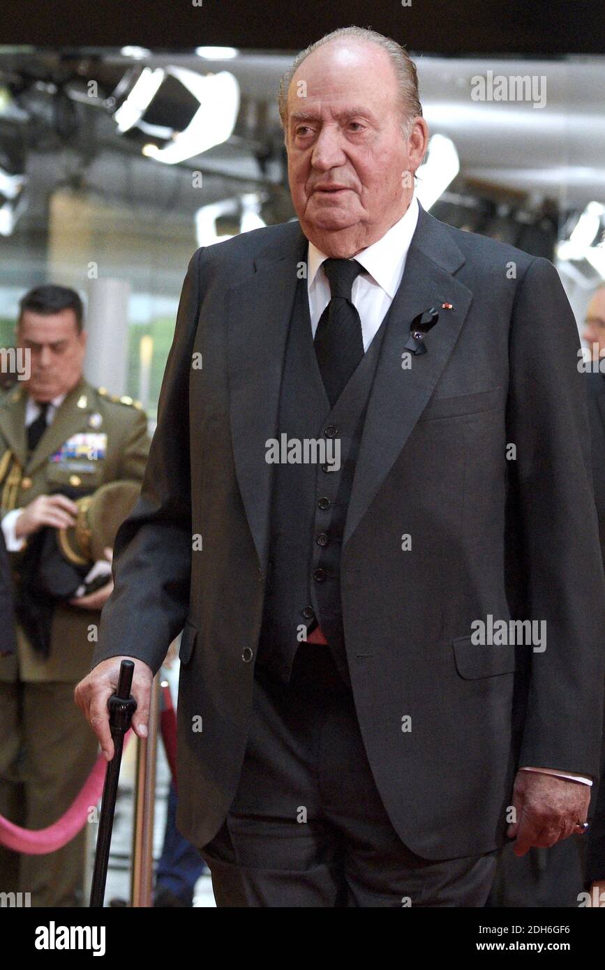 File picture of King Juan Carlos of Spain and his wife Sophie of Greece ...