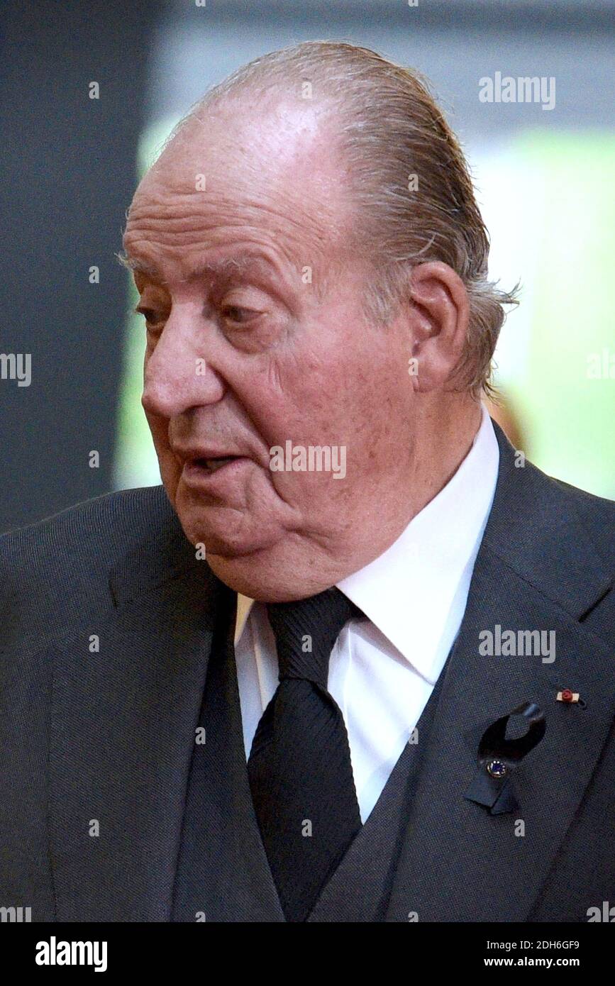 File picture of King Juan Carlos of Spain and his wife Sophie of Greece ...