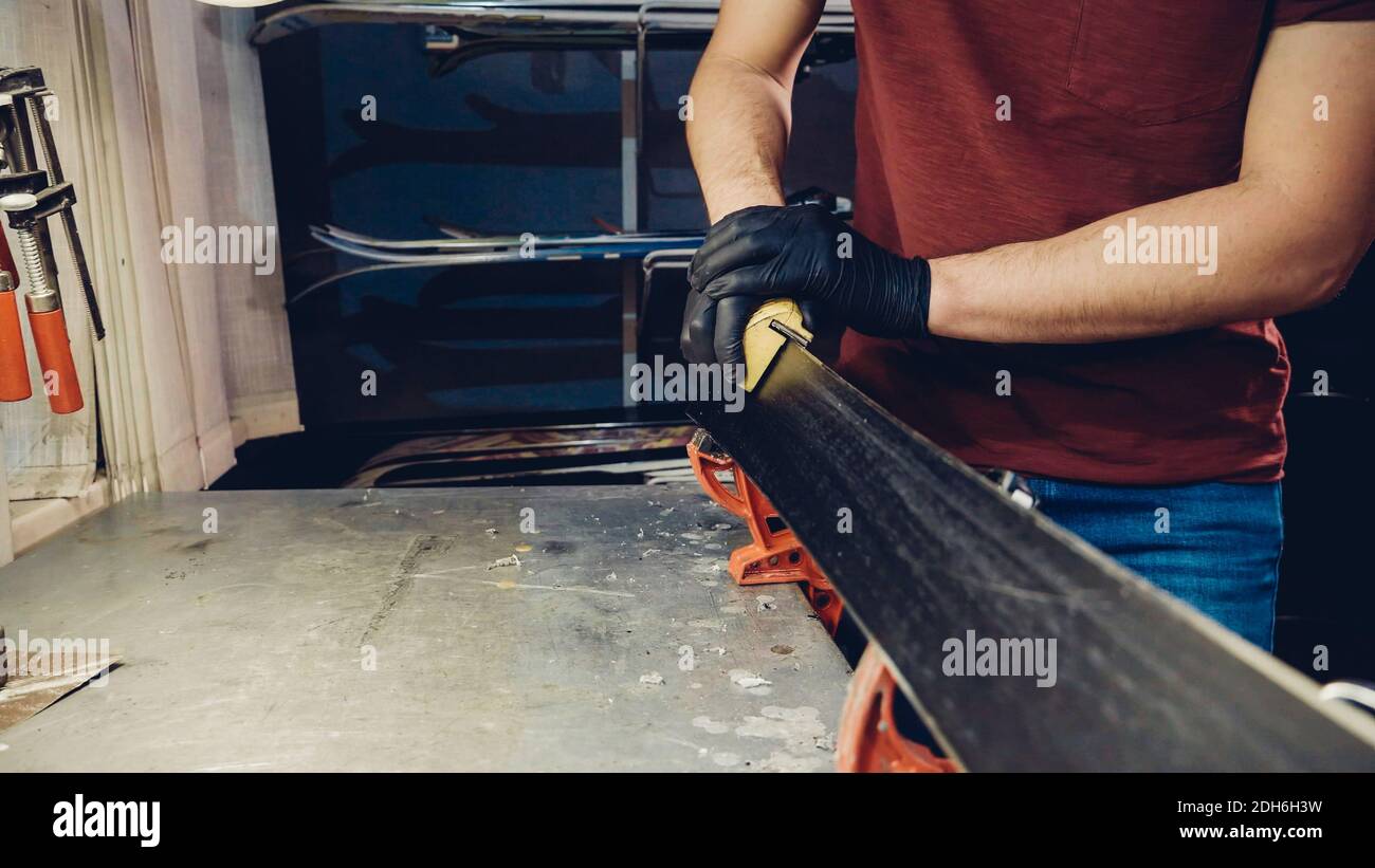 Sharpening of ski edges hi-res stock photography and images - Alamy