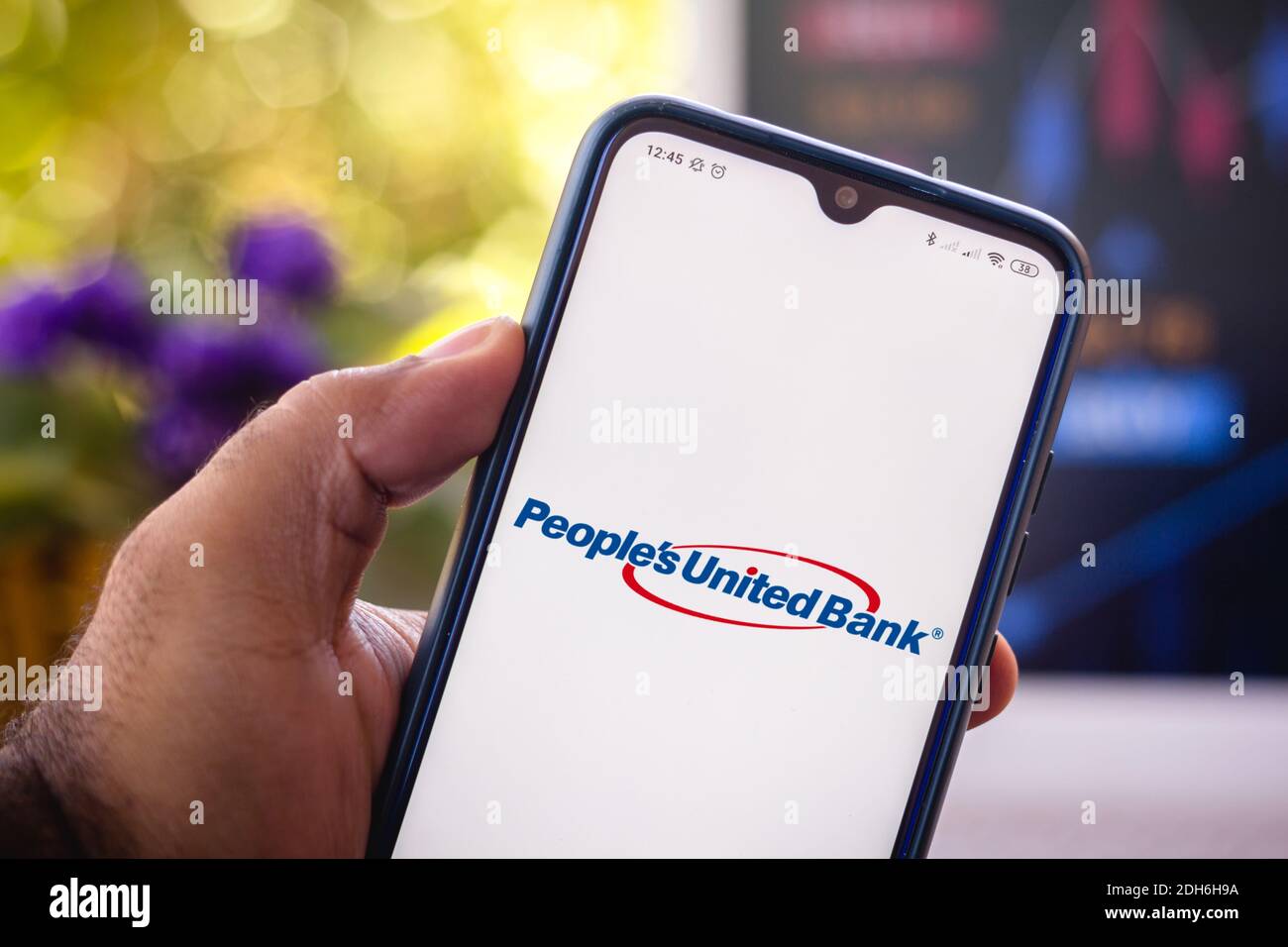 Peoples united bank mobile hi-res stock photography and images - Alamy
